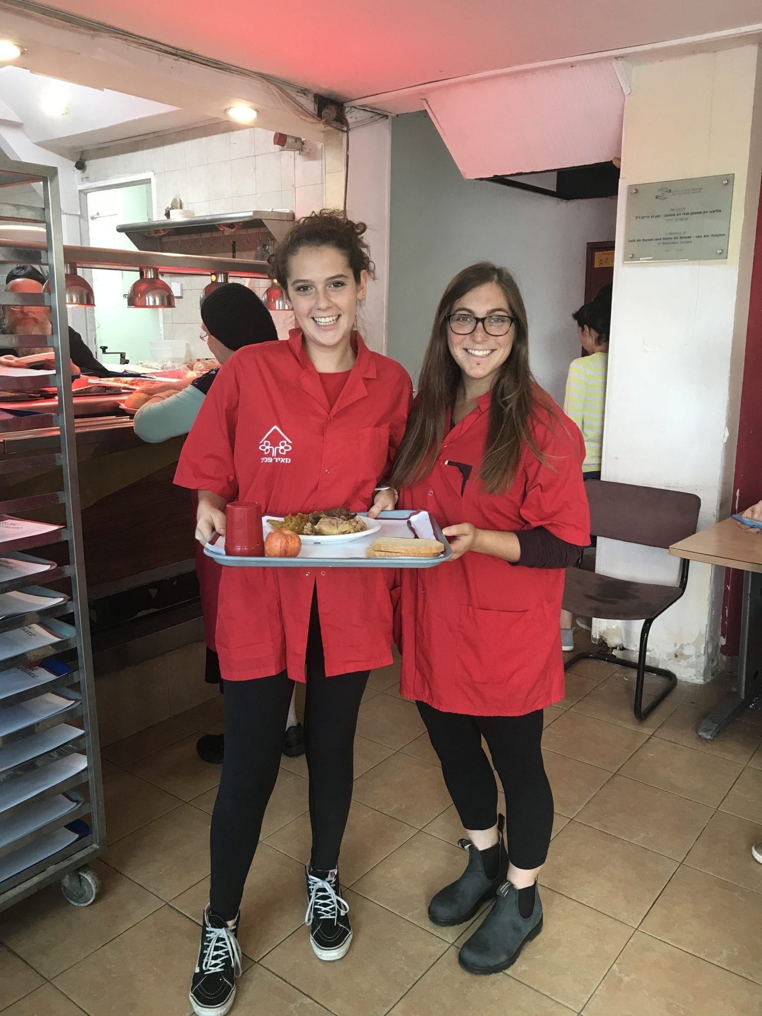 Meir Panim Branch Brightened by Two Young Adults Volunteers - Meir Panim